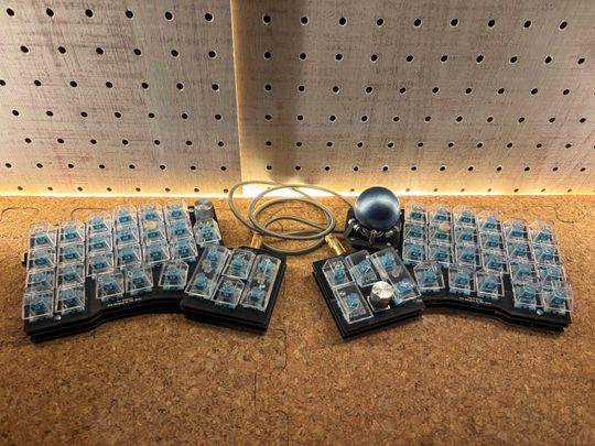 Total newbie builds ergonomic split keyboard kit "The Endpoint"